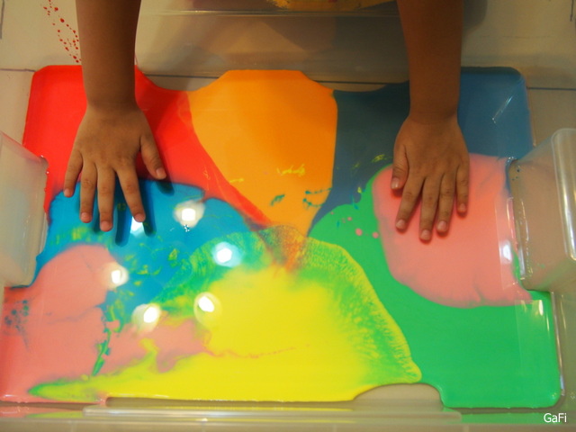 大膽玩色彩！美麗的Rainbow Goop - 創意遊戲 - KidsPlay親子就醬玩